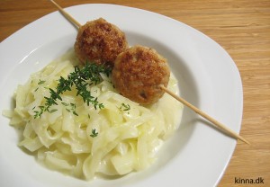Frikadeller og stuvet hvidkål med et twist af frisk timian